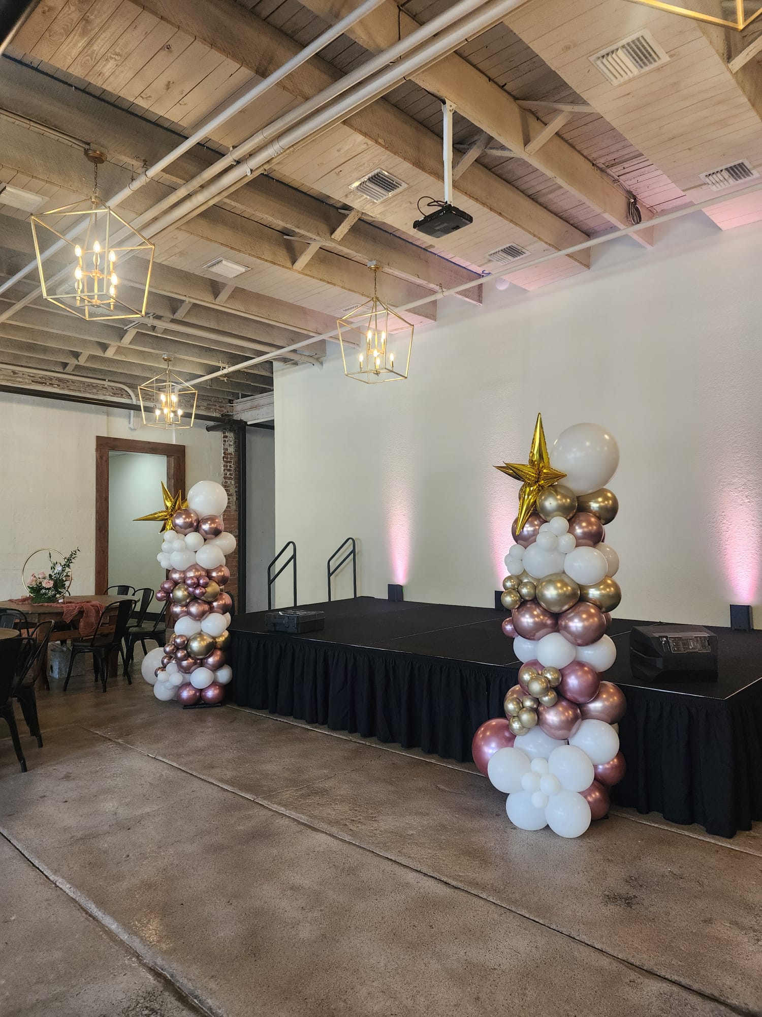 Balloon Columns – Avada Influencer